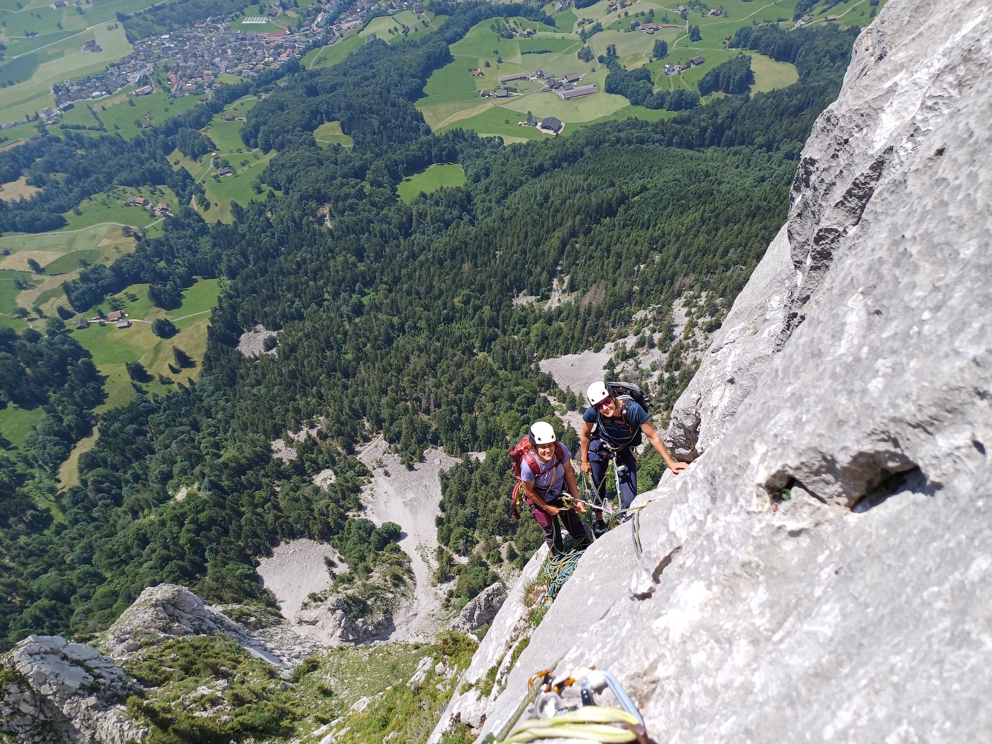 Gross Mythen: Adlerspitzli + Geissstock-Risspfeiler – Kletterlehrerin ...